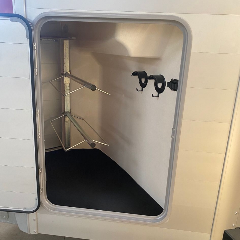 Van A chevaux - 2 places avec casier sellerie - Ifor Williams Confort ...